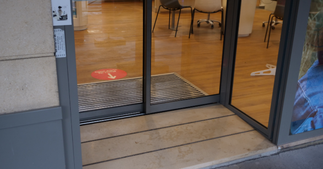 Obligation de maintenir les portes fermées en magasin : ce que dit la ...